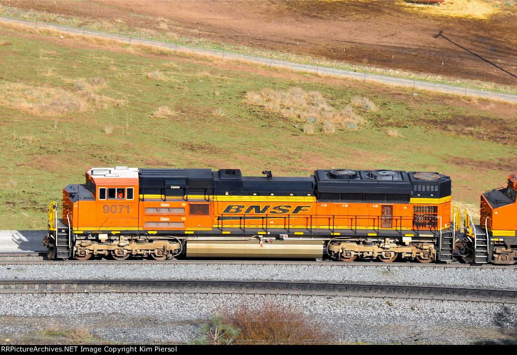 BNSF 9071